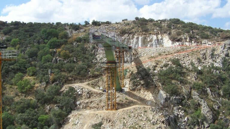 Consideraciones para cimentaciones en roca en geotecnia